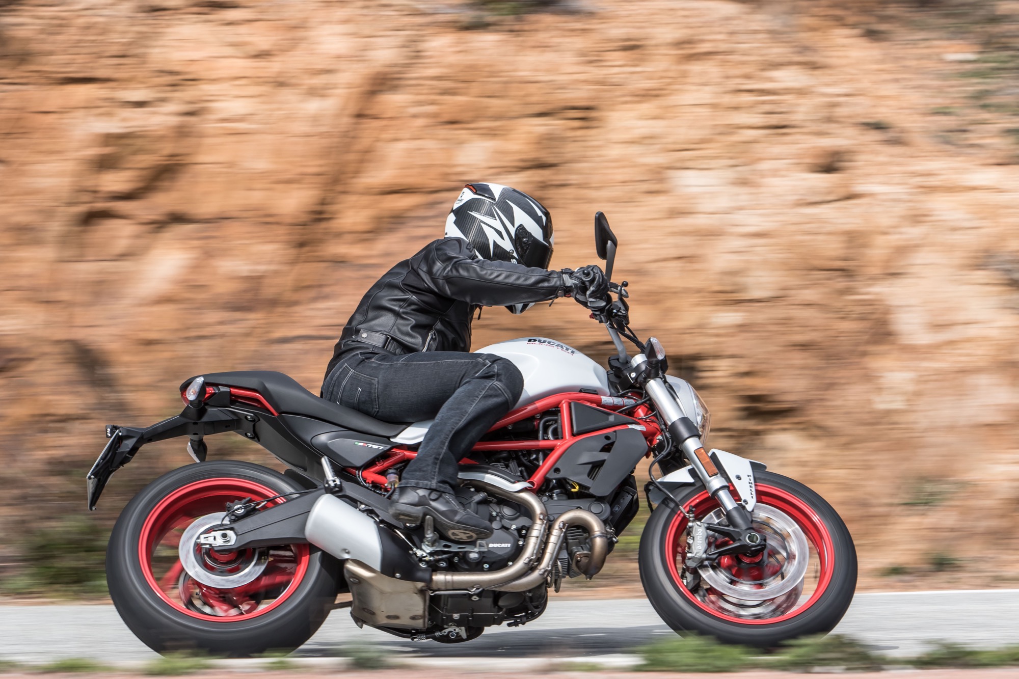 Prova Ducati Monster 797